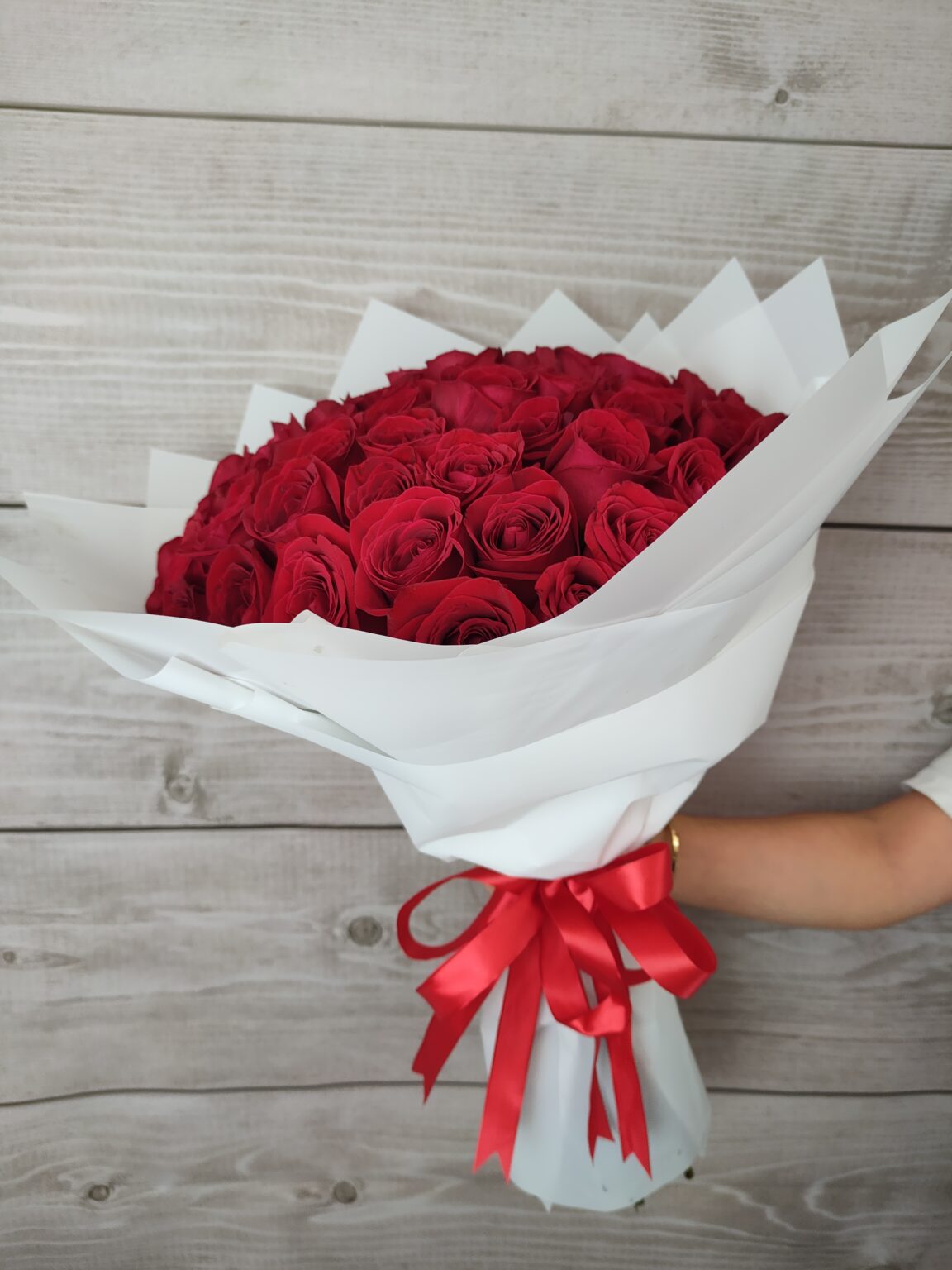 Ramo de 50 Rosas Rojas #1817 - Florería Briceida - Cd. Obregón Sonora