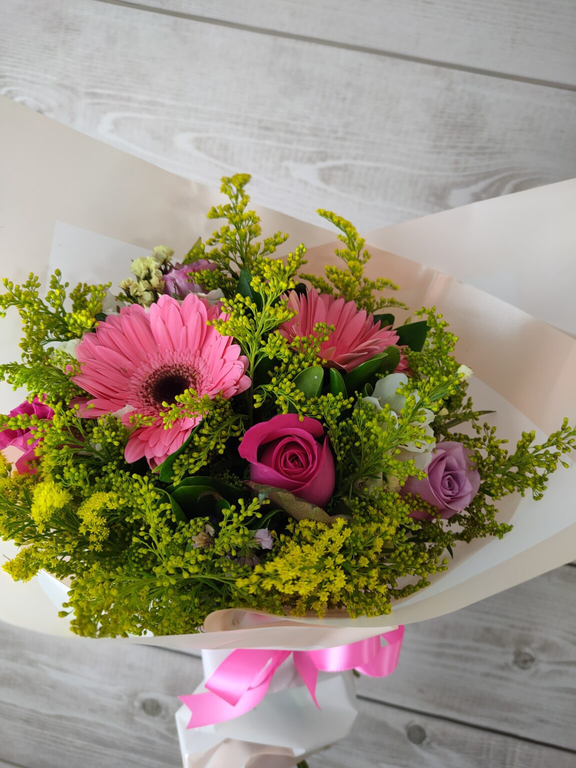 Bouquet con rosas y gerberas lila y rosa - Florería Briceida - Cd ...